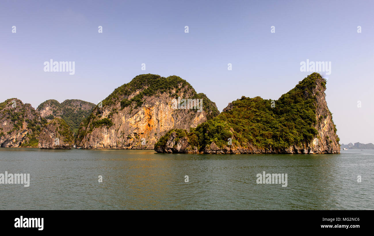 Ha Long bay rocks. UNESCO World Heritage site Stock Photo - Alamy