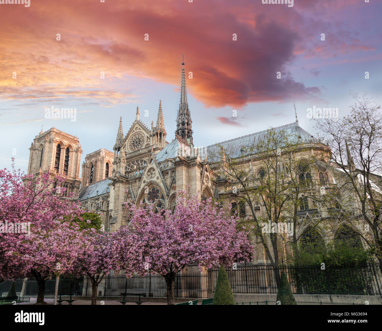 Paris park pray hi-res stock photography and images - Alamy