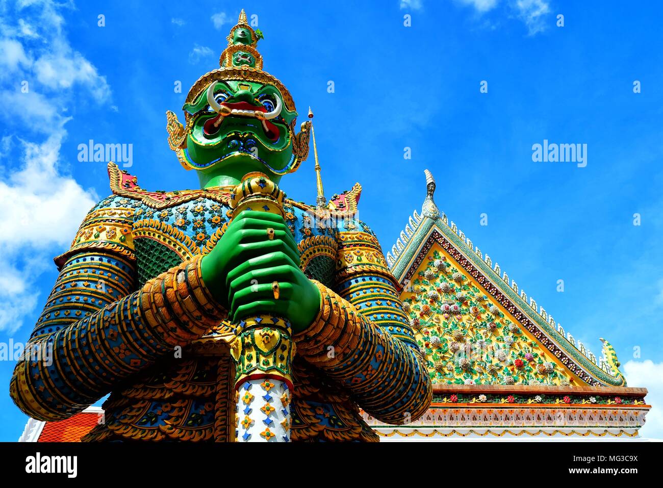 Siamese Giant Statue Standing in front of Thai Temple Stock Photo - Alamy