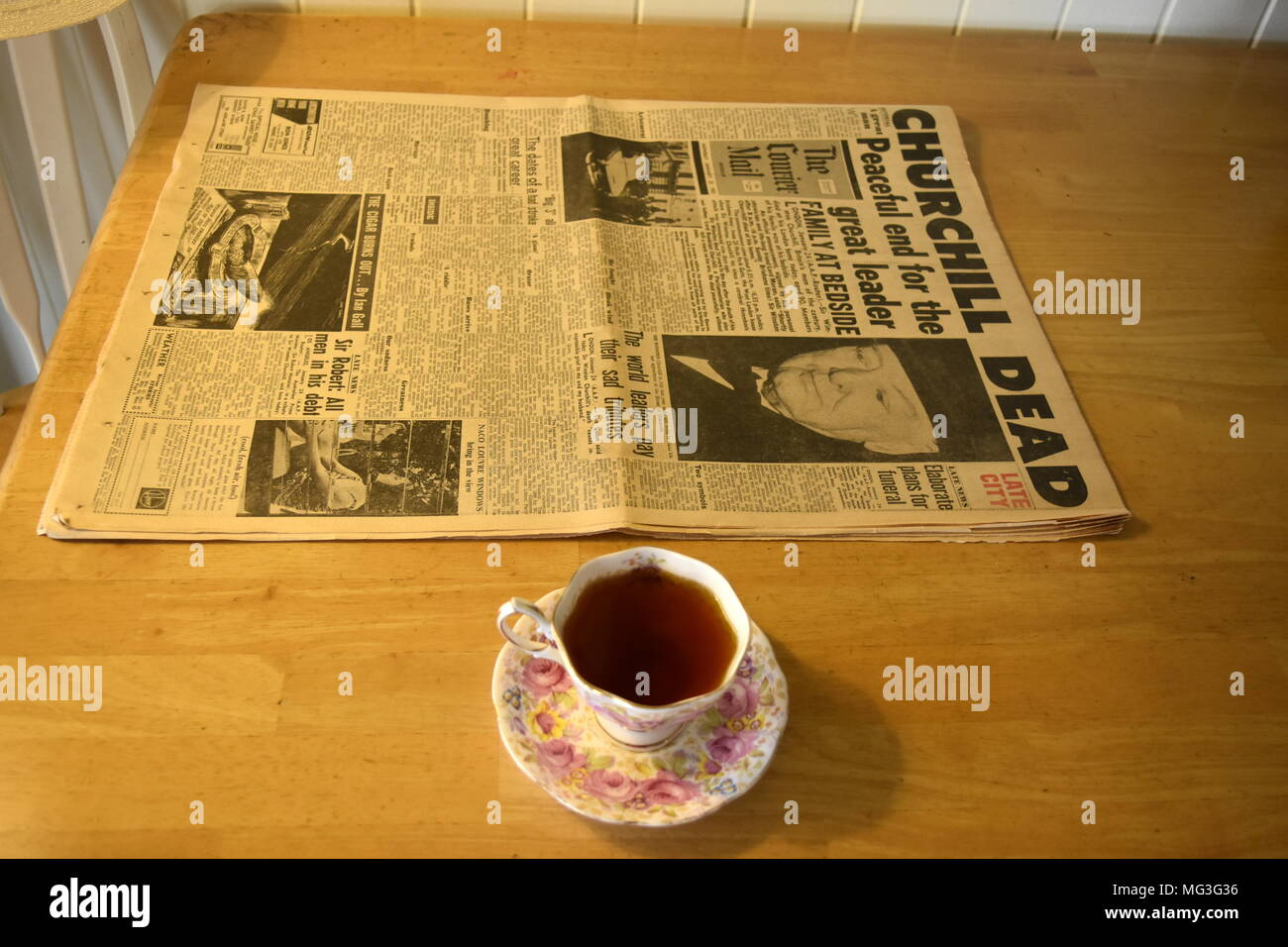 Reading by candle light hi-res stock photography and images - Alamy