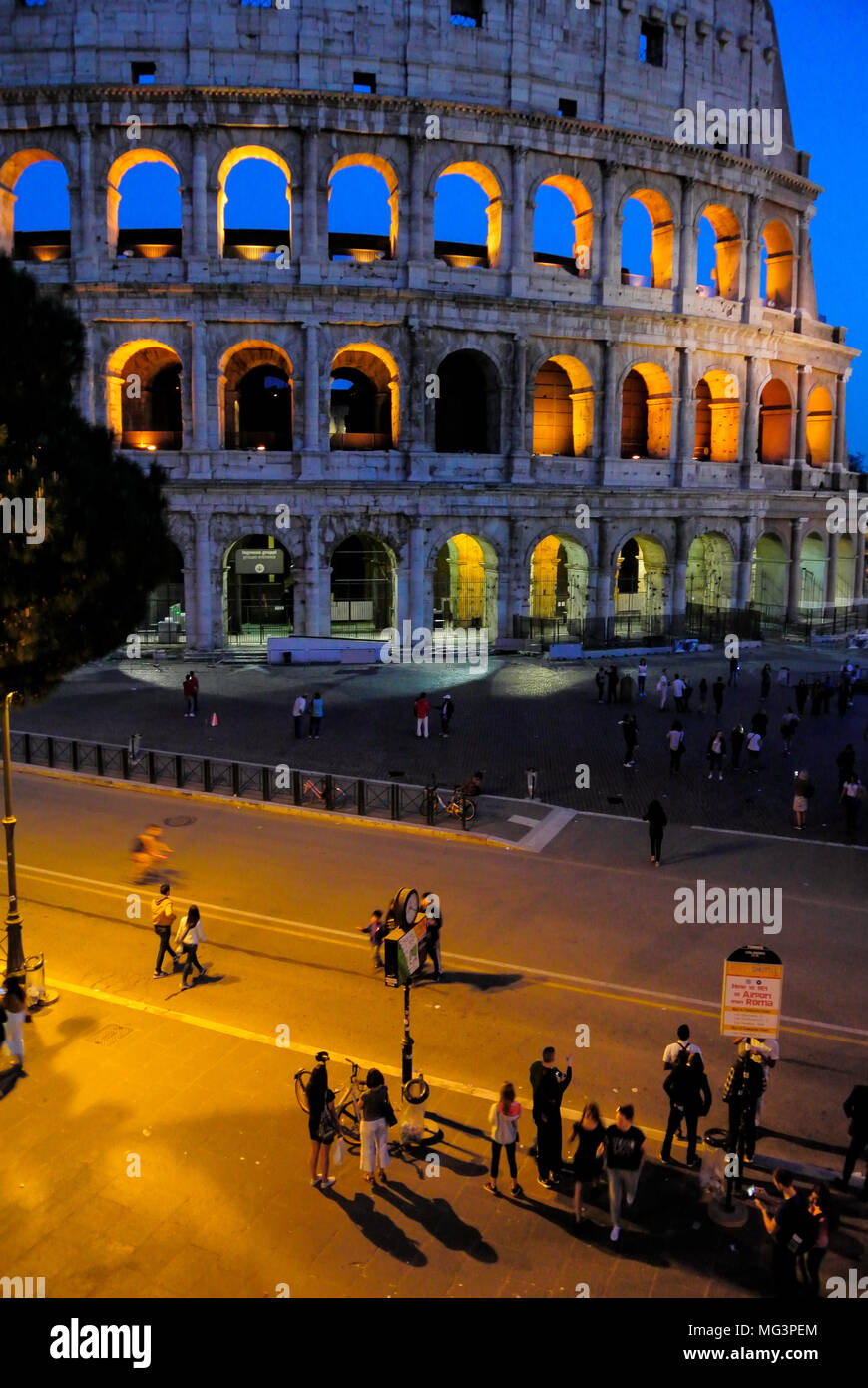 Night colosseum hi-res stock photography and images - Alamy