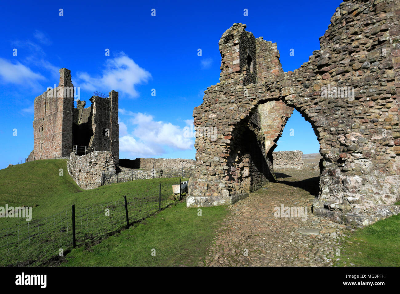 English heritage sites hi-res stock photography and images - Alamy