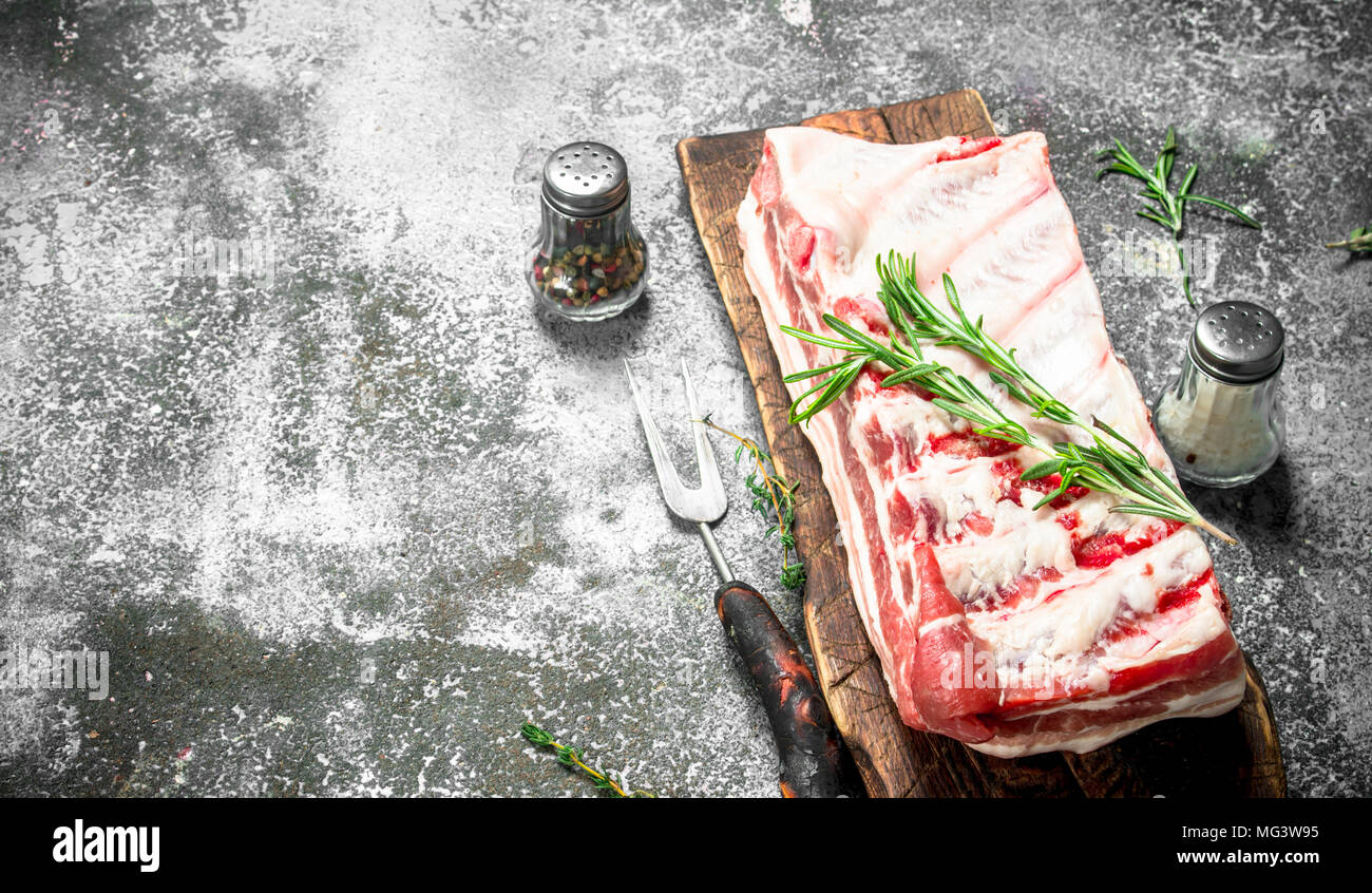 Raw pig ribs with herbs and spices. On rustic background Stock Photo ...