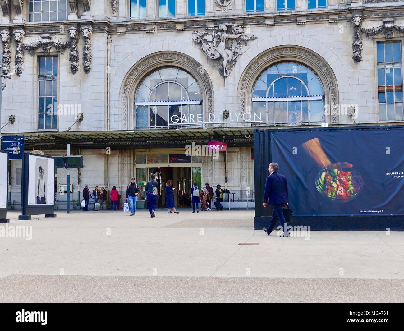 Gare de lyon train station paris hi-res stock photography and images ...