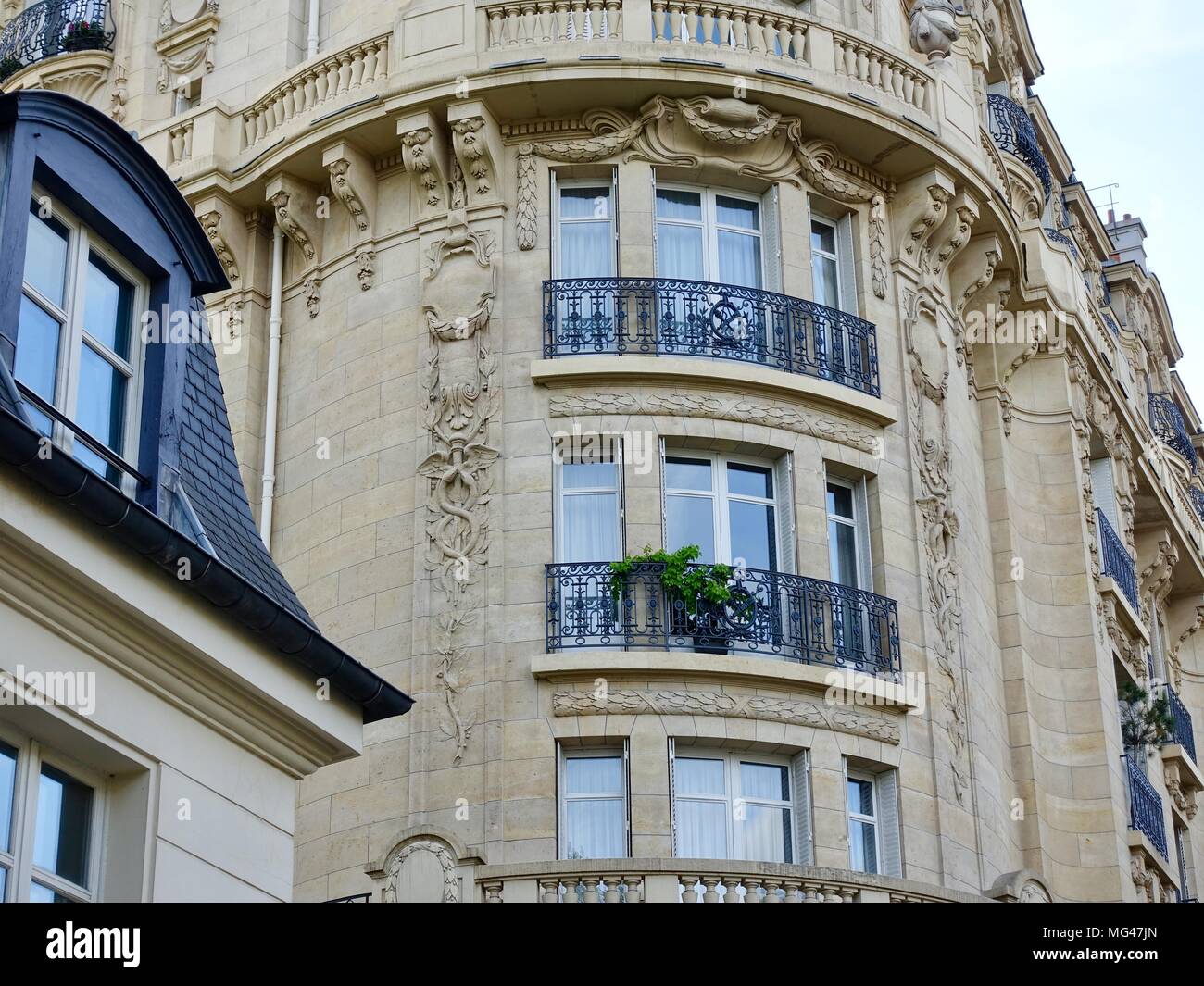Windows of parisian apartments hi-res stock photography and images - Alamy