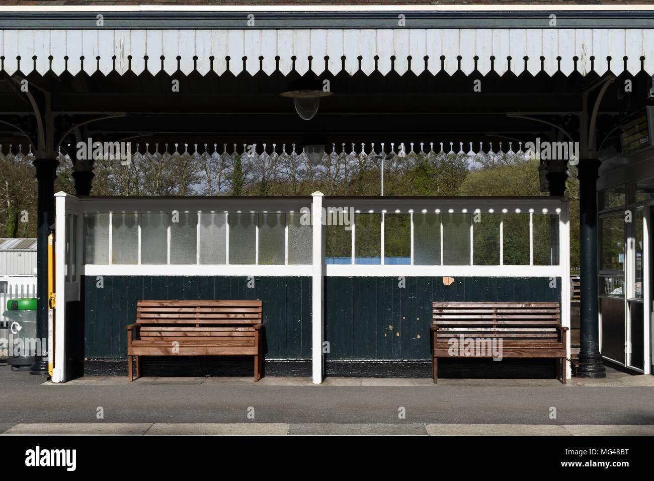 Wooden station canopy hi-res stock photography and images - Alamy