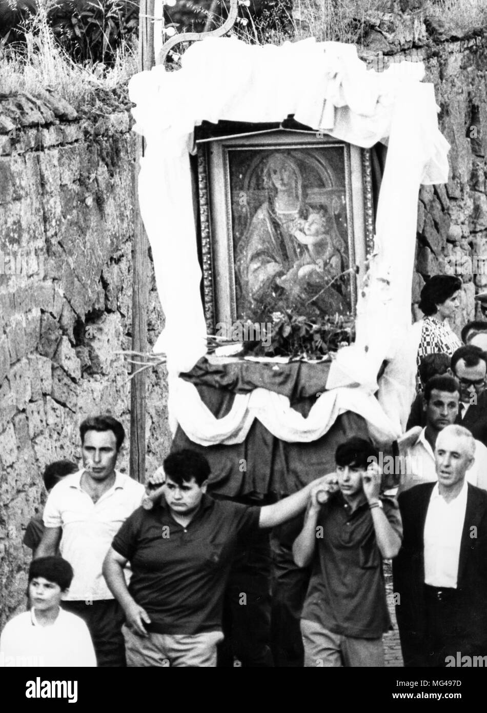 Procession mary Black and White Stock Photos & Images - Alamy