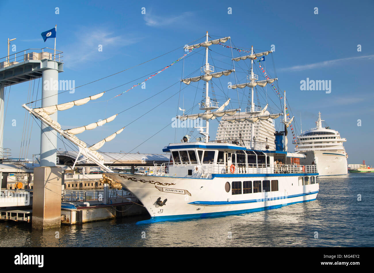 Harbour cruise boat, Kobe, Kansai, Japan Stock Photo - Alamy