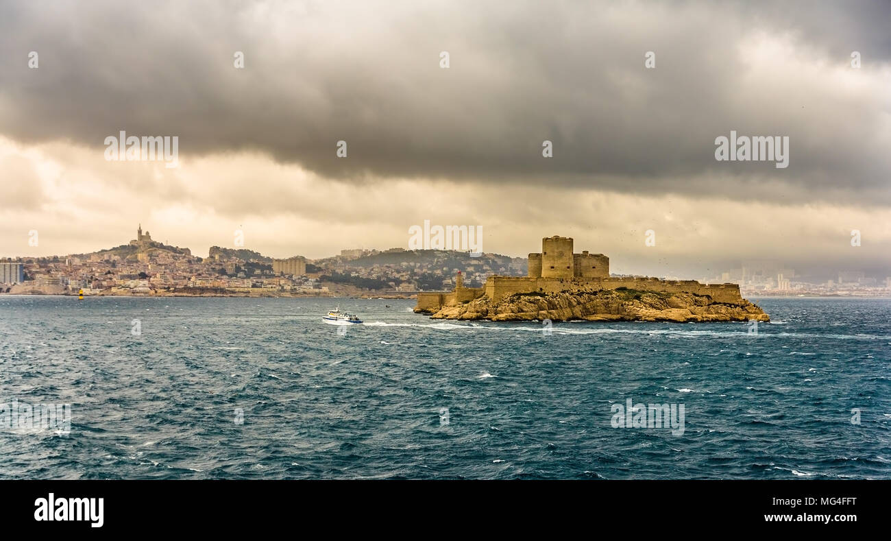 Mediterranean castle hi-res stock photography and images - Alamy