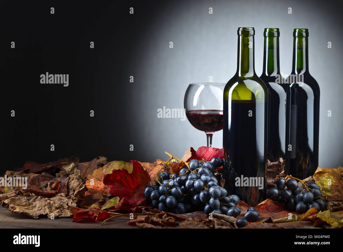 Red wine , grapes and dry vine leaves Stock Photo - Alamy