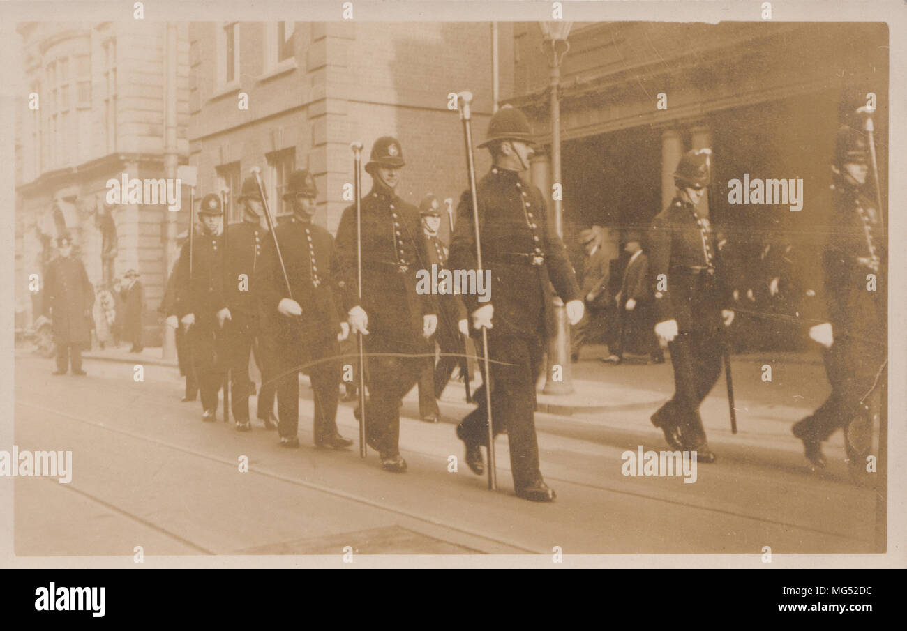Police ceremonial duties hi-res stock photography and images - Alamy