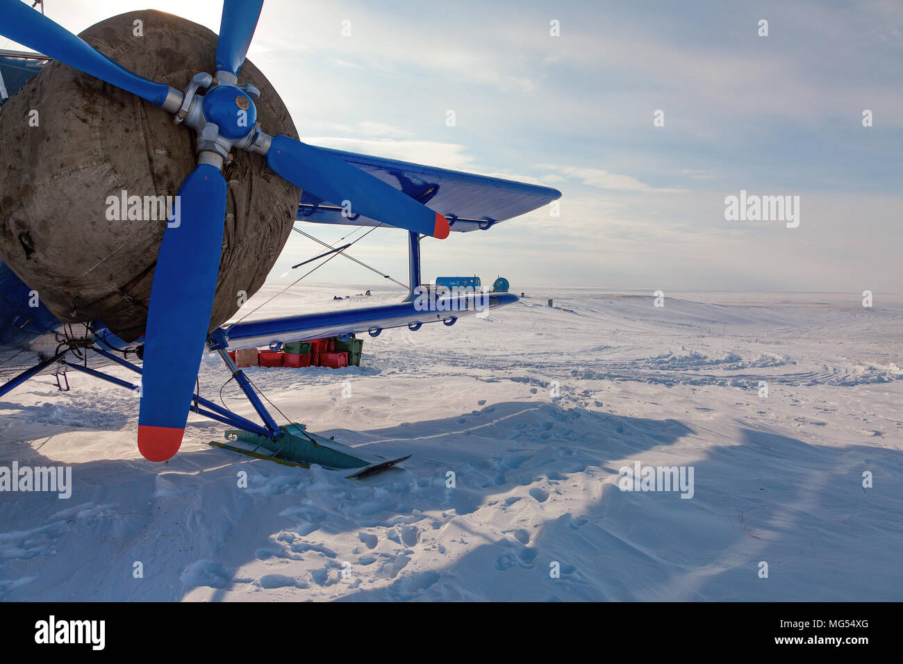 Aircraft in winter sky hi-res stock photography and images - Alamy
