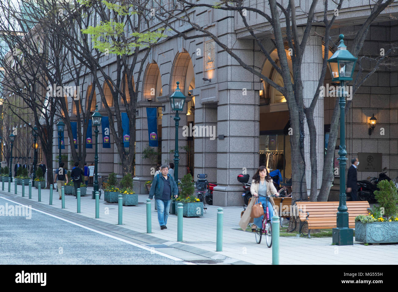 Outside daimaru hi-res stock photography and images - Alamy