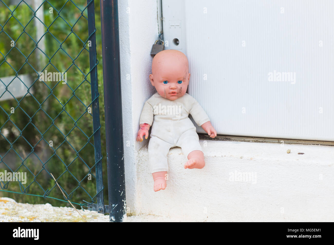 Destroyed baby doll hi-res stock photography and images - Alamy