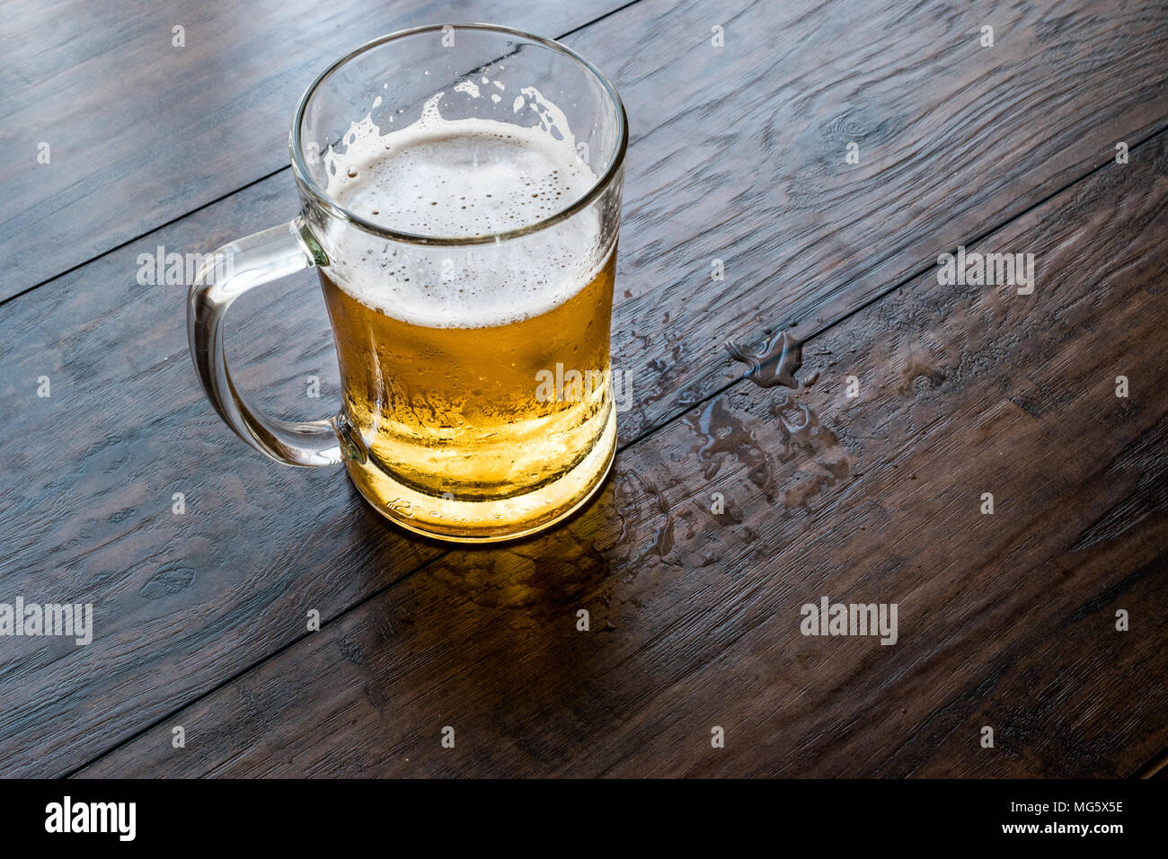 Surface glass beer foam hi-res stock photography and images - Alamy