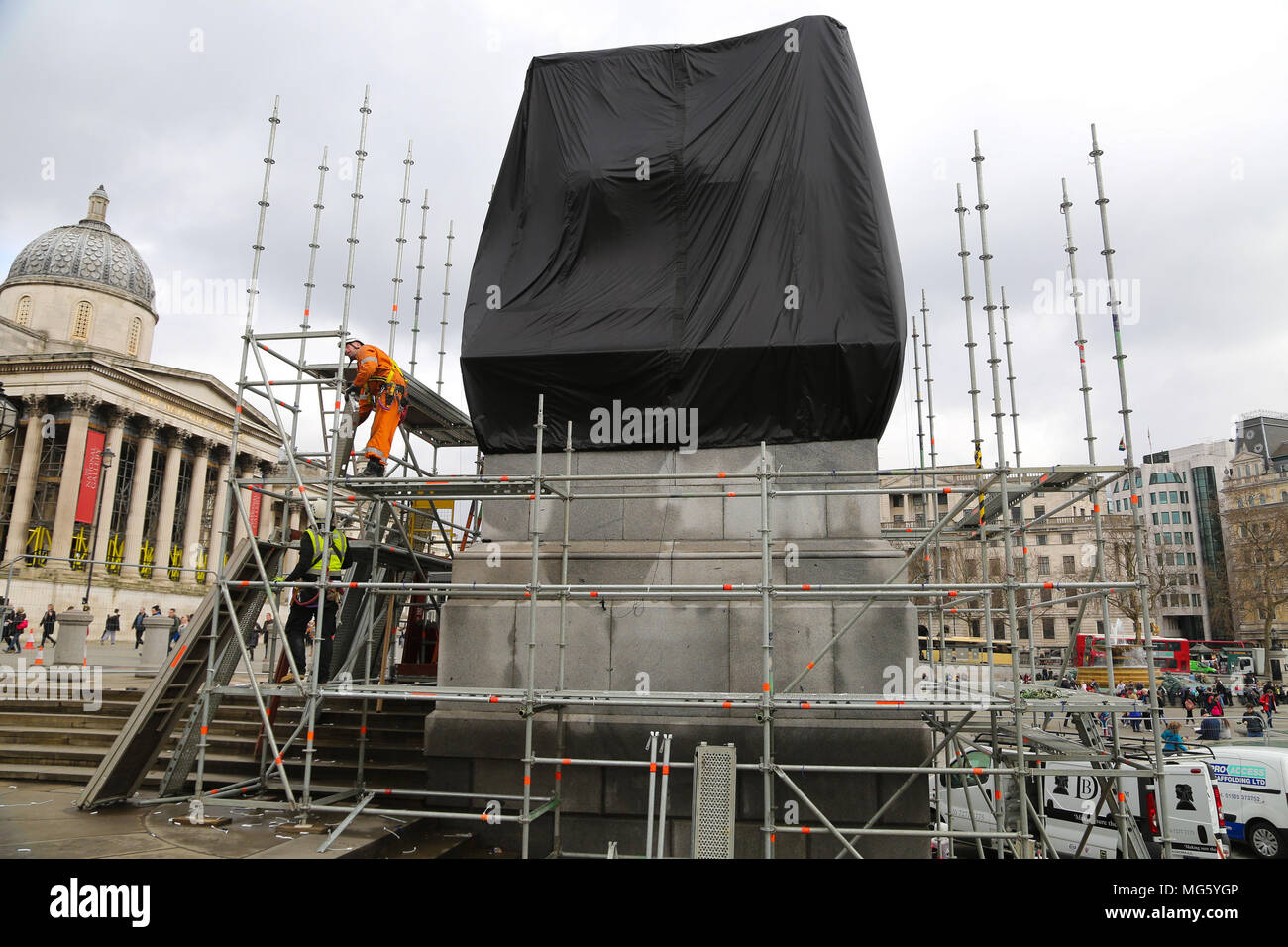 Taking scaffolding down hi-res stock photography and images - Alamy