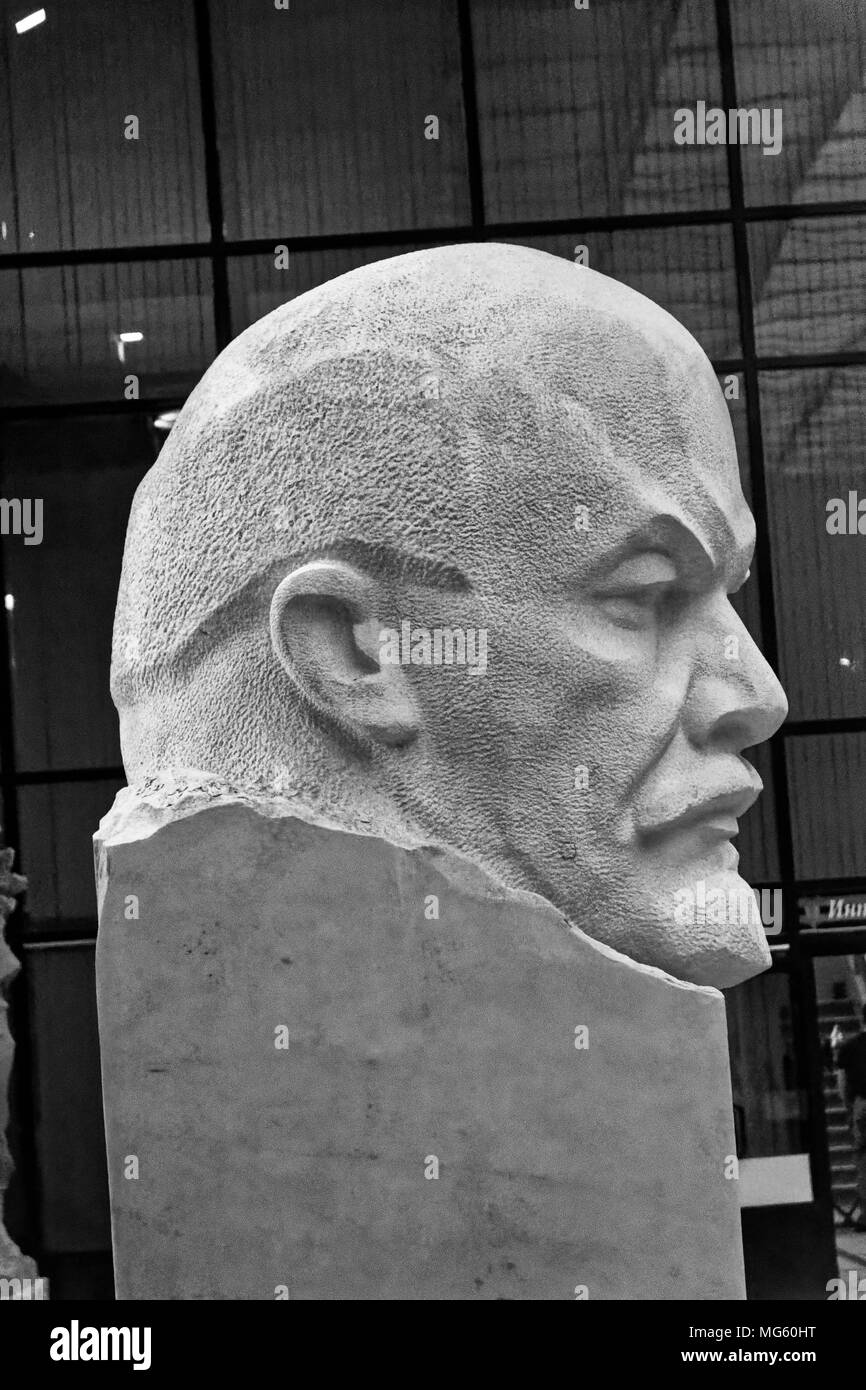 Bust of lenin Black and White Stock Photos & Images - Alamy
