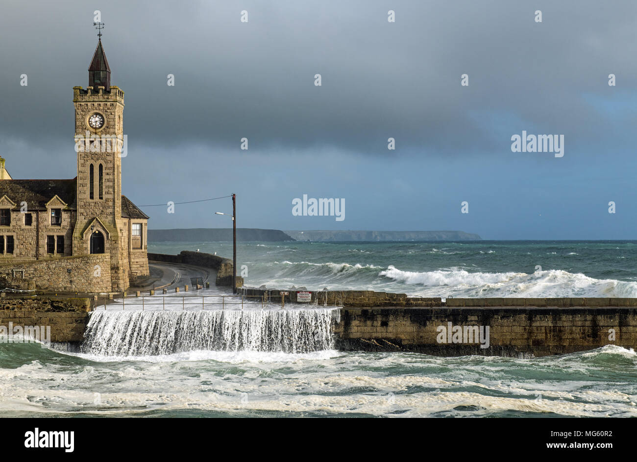 Cornwall seas hi-res stock photography and images - Alamy