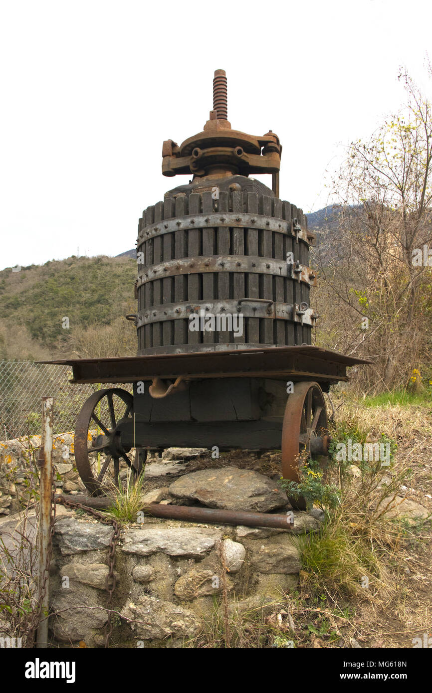 Roman olive press hi-res stock photography and images - Alamy
