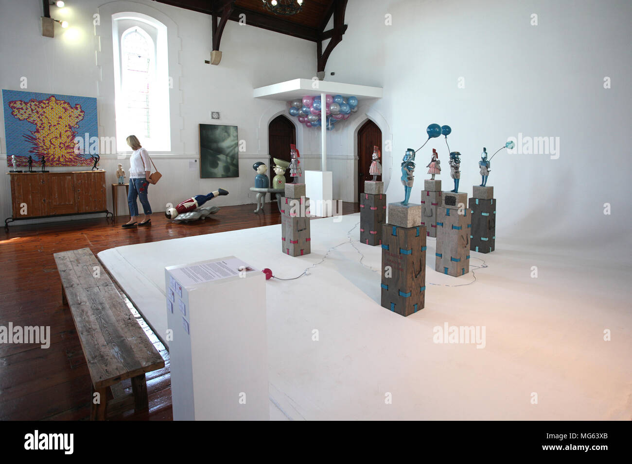 White art gallery walls hi-res stock photography and images - Alamy