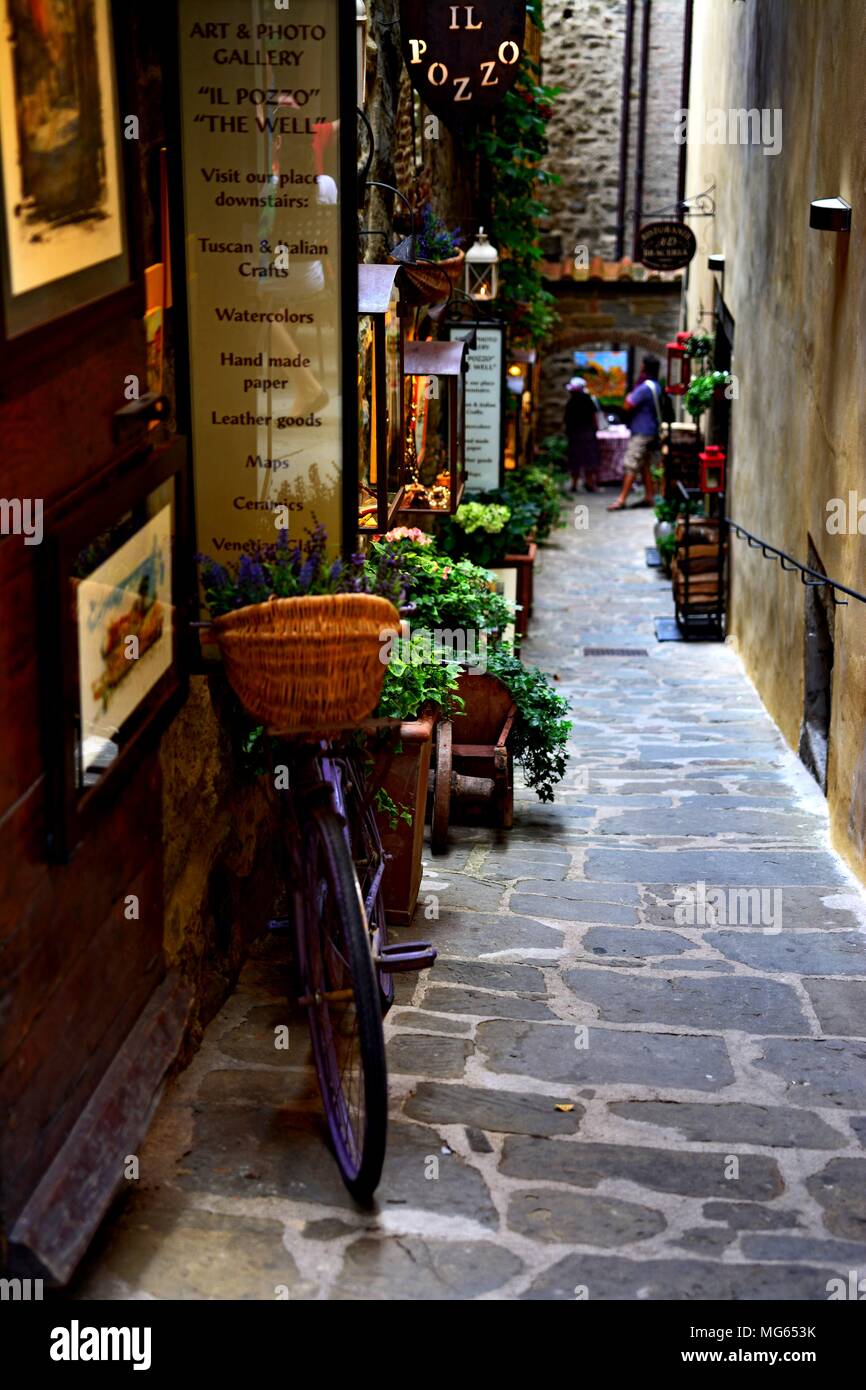 Tuscany street Italy Stock Photo - Alamy