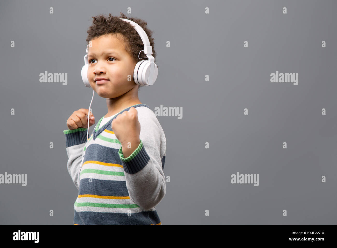 Boy wearing headphones hi-res stock photography and images - Alamy