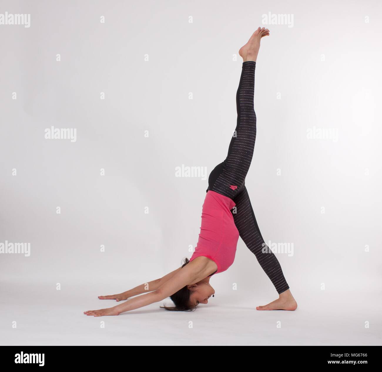 Backbend contortion hi-res stock photography and images - Alamy