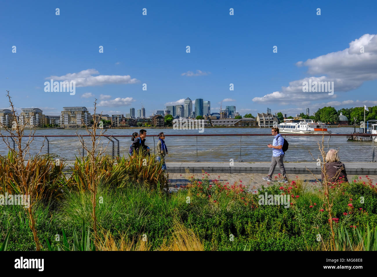 GREENWICH, LONDON, UK - AUGUST 10TH, 2017: Canary Wharf and River ...