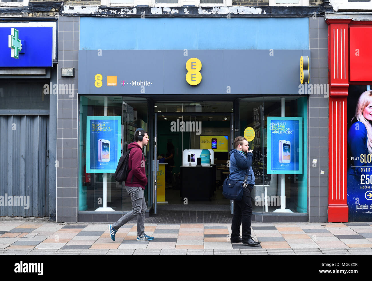 Socialee hi-res stock photography and images - Alamy