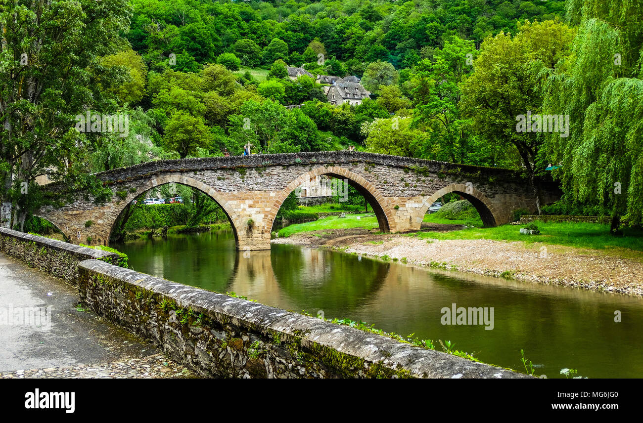 Belcastel medieval bridge, Aveyron, France Stock Photo - Alamy