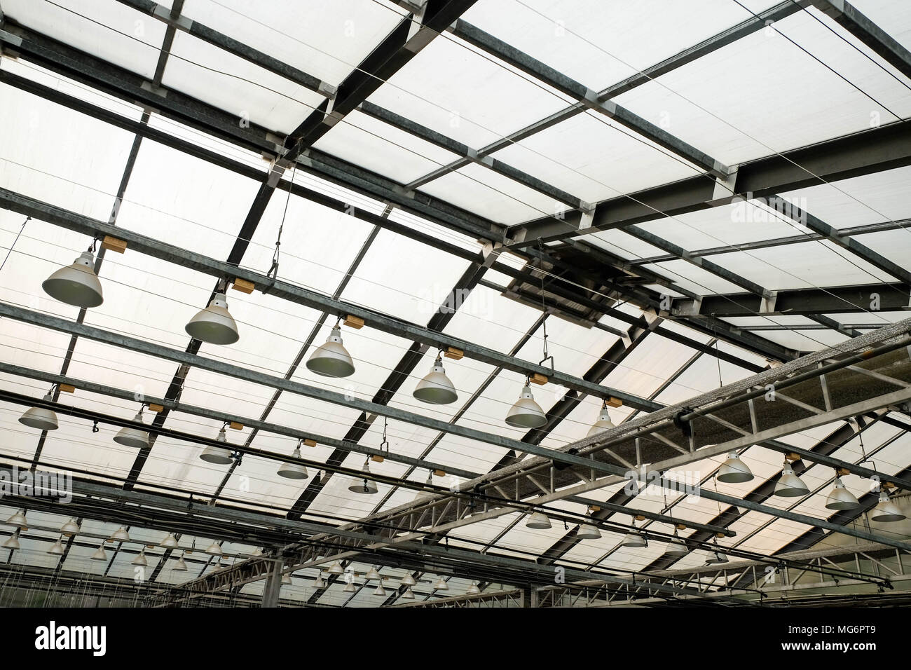 Structure of steel roof frame Stock Photo - Alamy