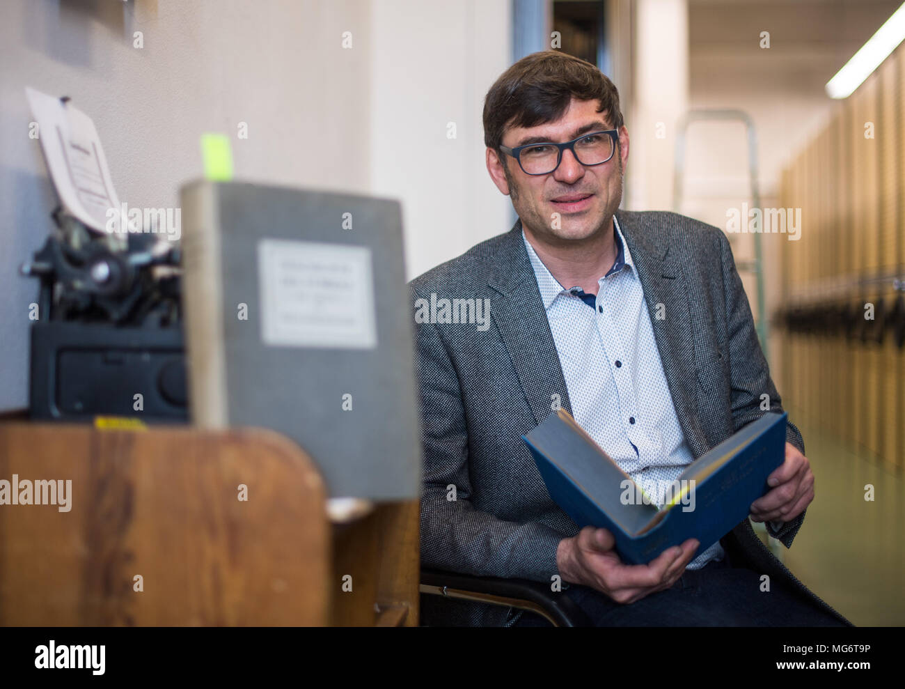 27 April 2018, Germany, Bautzen. Researcher Robert Langer holding a ...