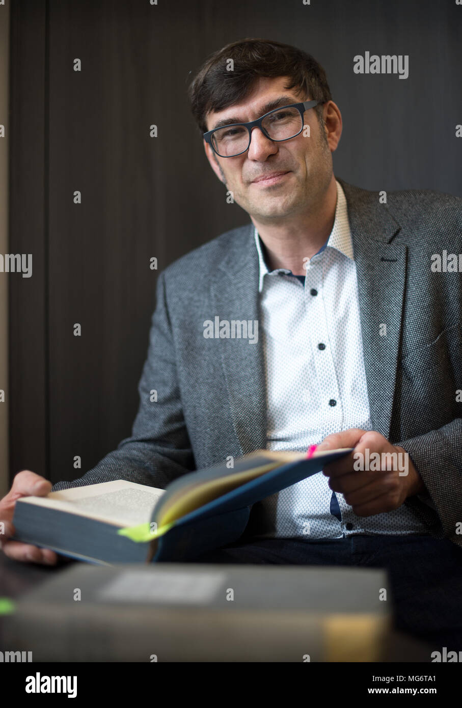 27 April 2018, Germany, Bautzen. Researcher Robert Langer holding a ...