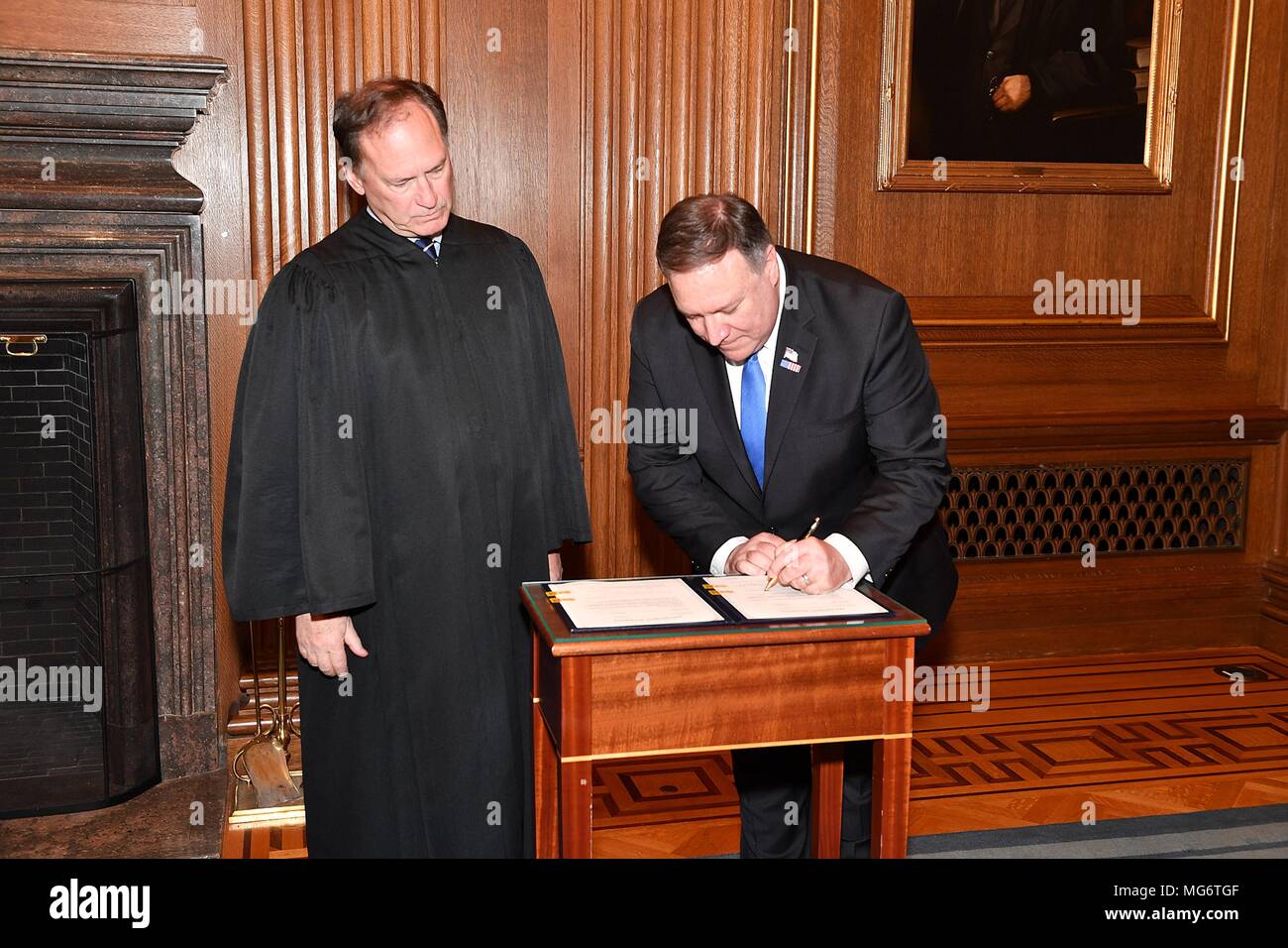 Samuel alito being sworn in hi-res stock photography and images - Alamy