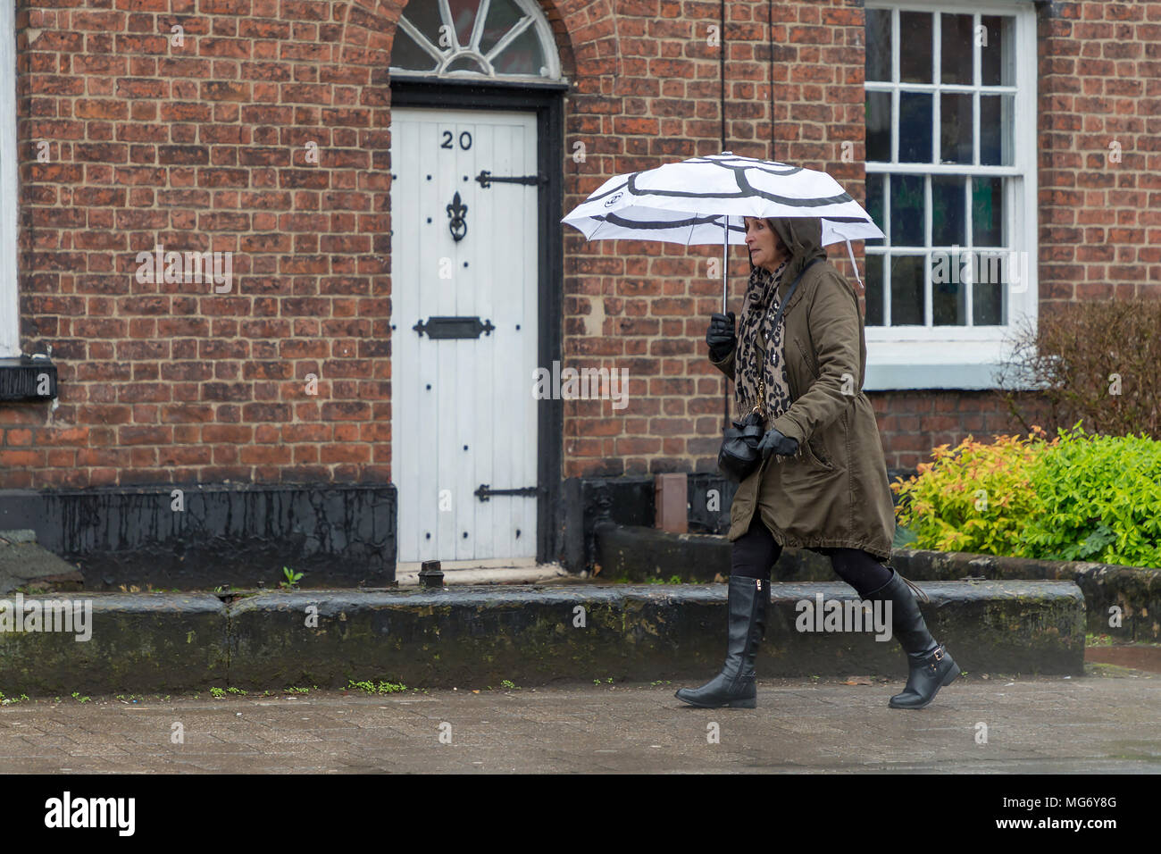 Stockton Heath village. 27th Apr, 2018. UK Weather: UK weather ...