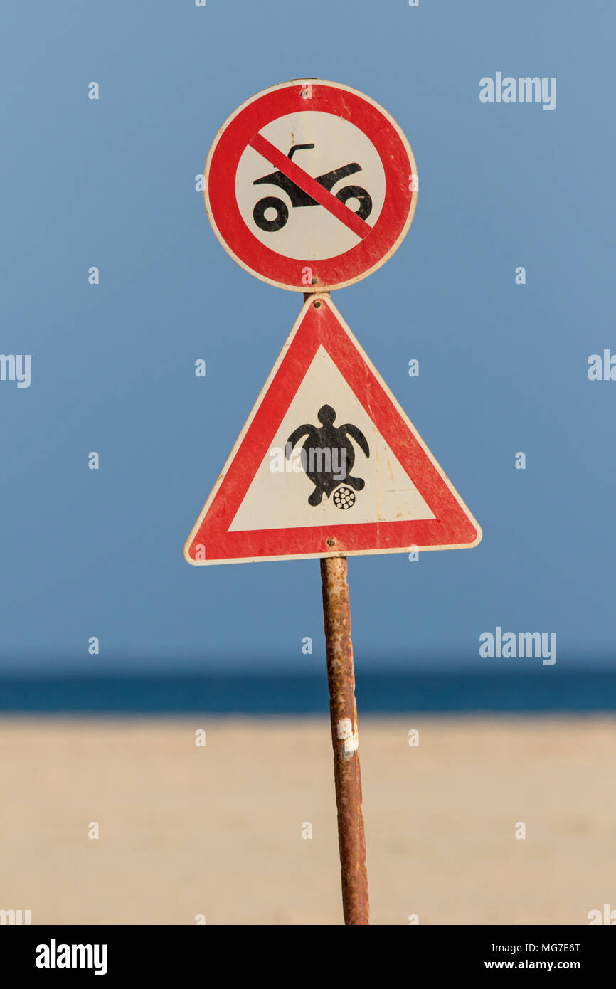 Turtle nesting warning sign hi-res stock photography and images - Alamy