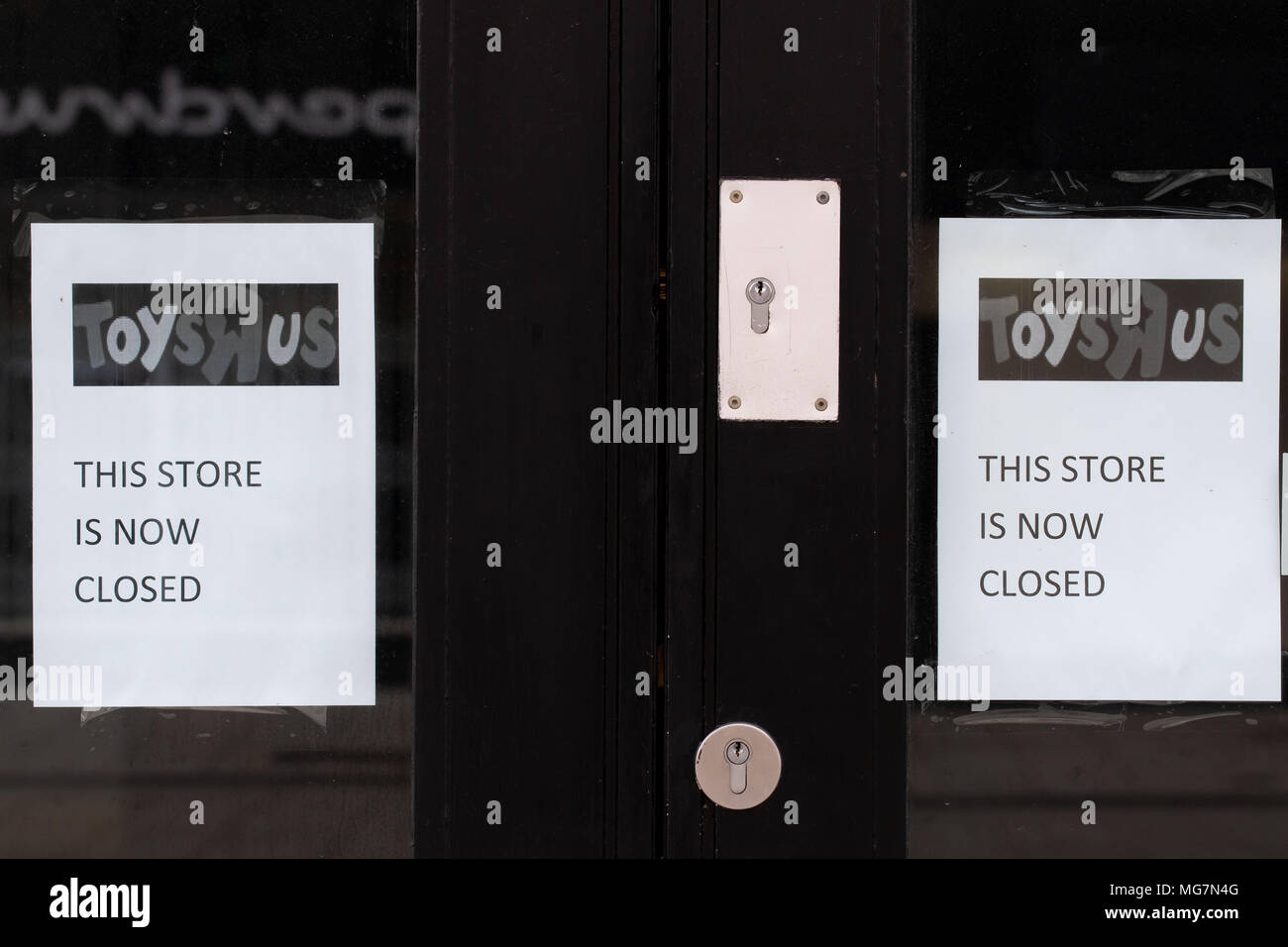 Closed Toys R Us Store High Resolution Stock Photography and Images - Alamy