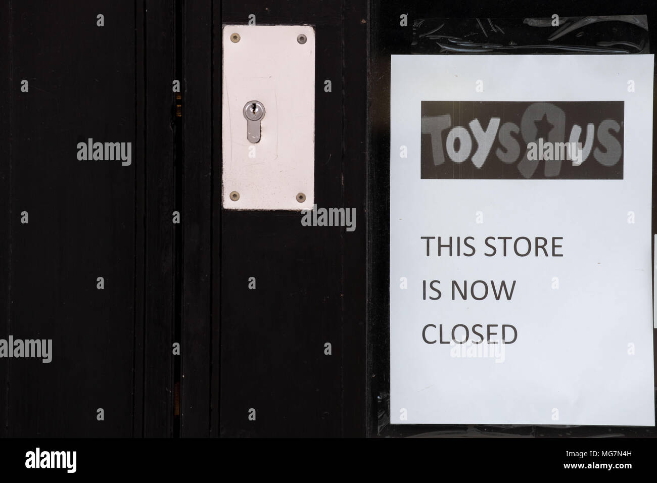 Closed Toys R Us Store High Resolution Stock Photography and Images - Alamy