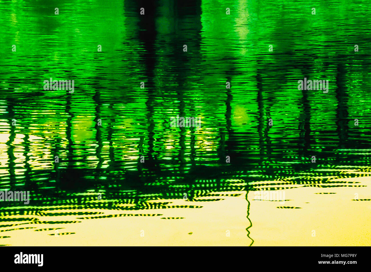Reflecting Selwood Bidge on Willamette River early evening colors Stock ...