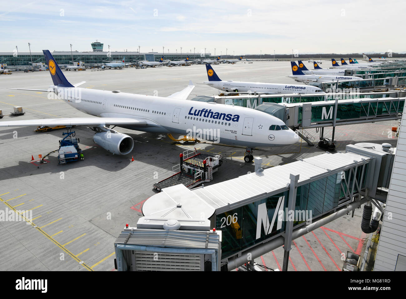 Lufthansa, Line up, Terminal 2, Jetty, overview, M, cockpit, cabin ...