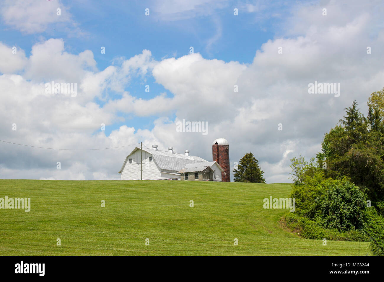 Barn on a hill Stock Photo - Alamy
