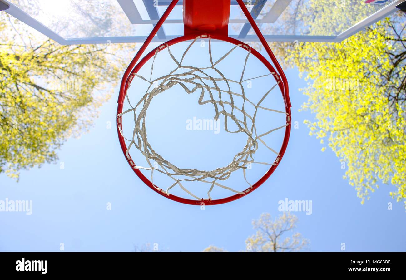 Under hoop view hi-res stock photography and images - Alamy