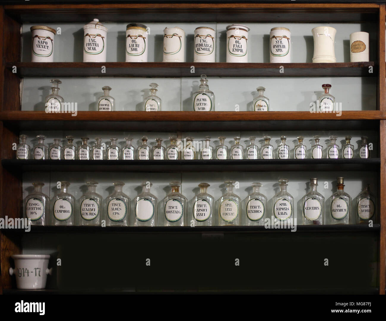 Shelves with medicines in retro pharmacy Stock Photo - Alamy