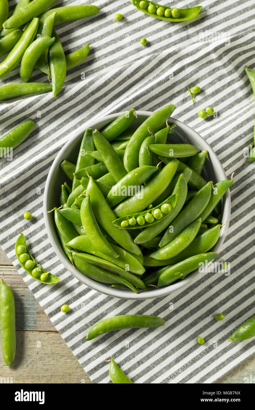 Raw Green Organic Snap Peas in a Bowl Stock Photo - Alamy