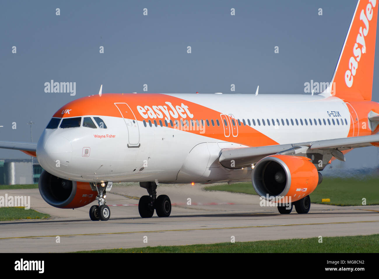 Easyjet airbus blue sky background hi-res stock photography and images ...