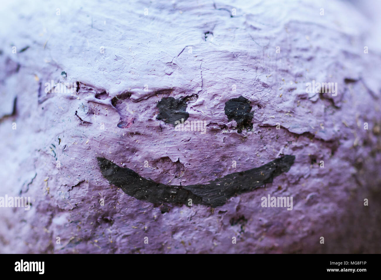 Smiley rock face hi-res stock photography and images - Alamy