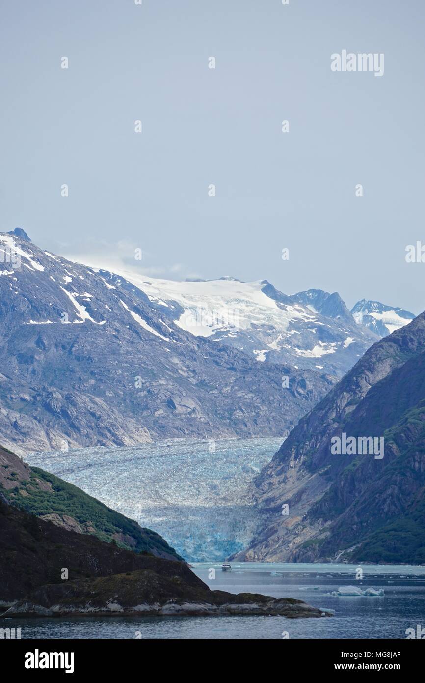 Endicott Arm, Alaska, USA: View of the Dawes Glacier at the end of a ... Endicott Arm, Alaska, USA: View of the Dawes Glacier at the end of a ...