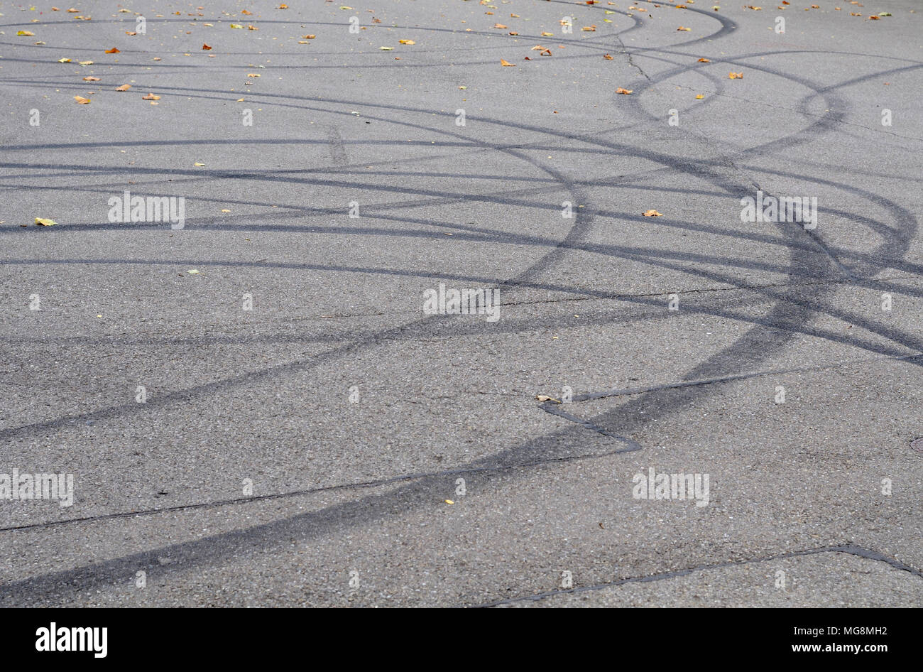 Skid marks on asphalt road hi-res stock photography and images - Alamy