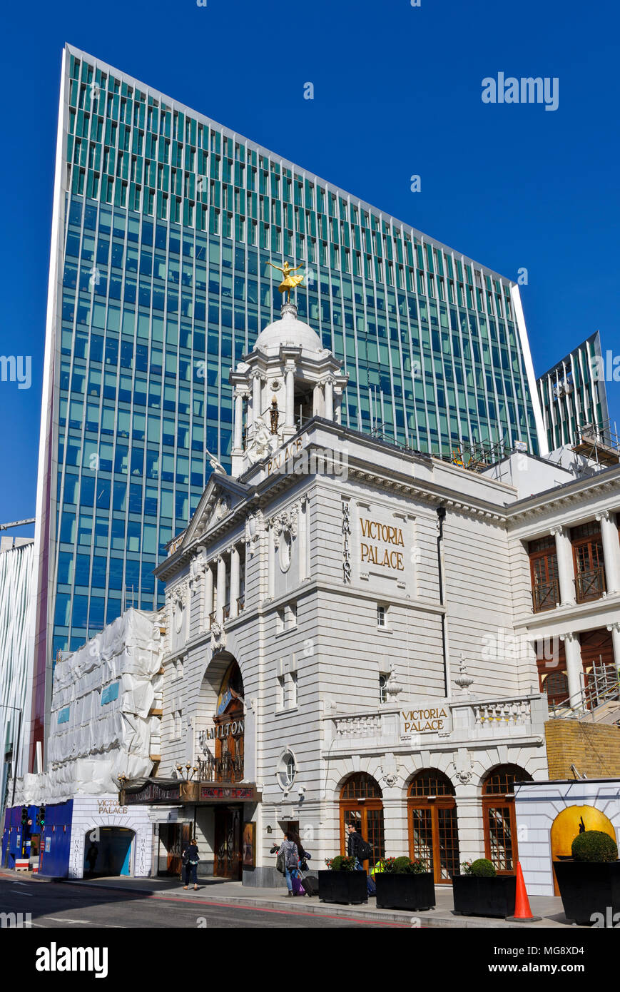 The exterior of the Victoria Palace Theatre, Victoria, London, England, United Kingdom Stock ...