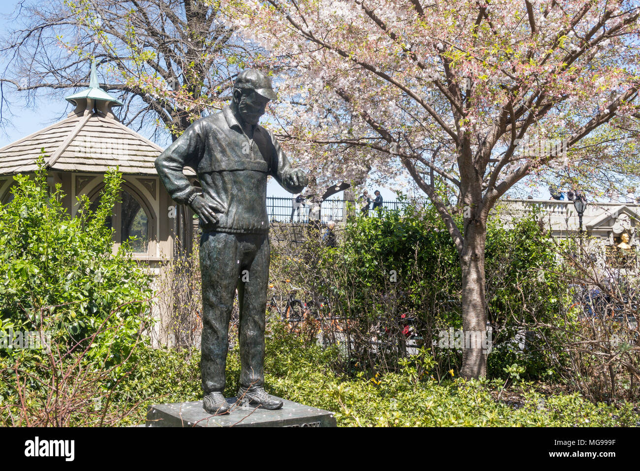 A statue of Fred Lebow, the founder of the New York Marathon, is ...